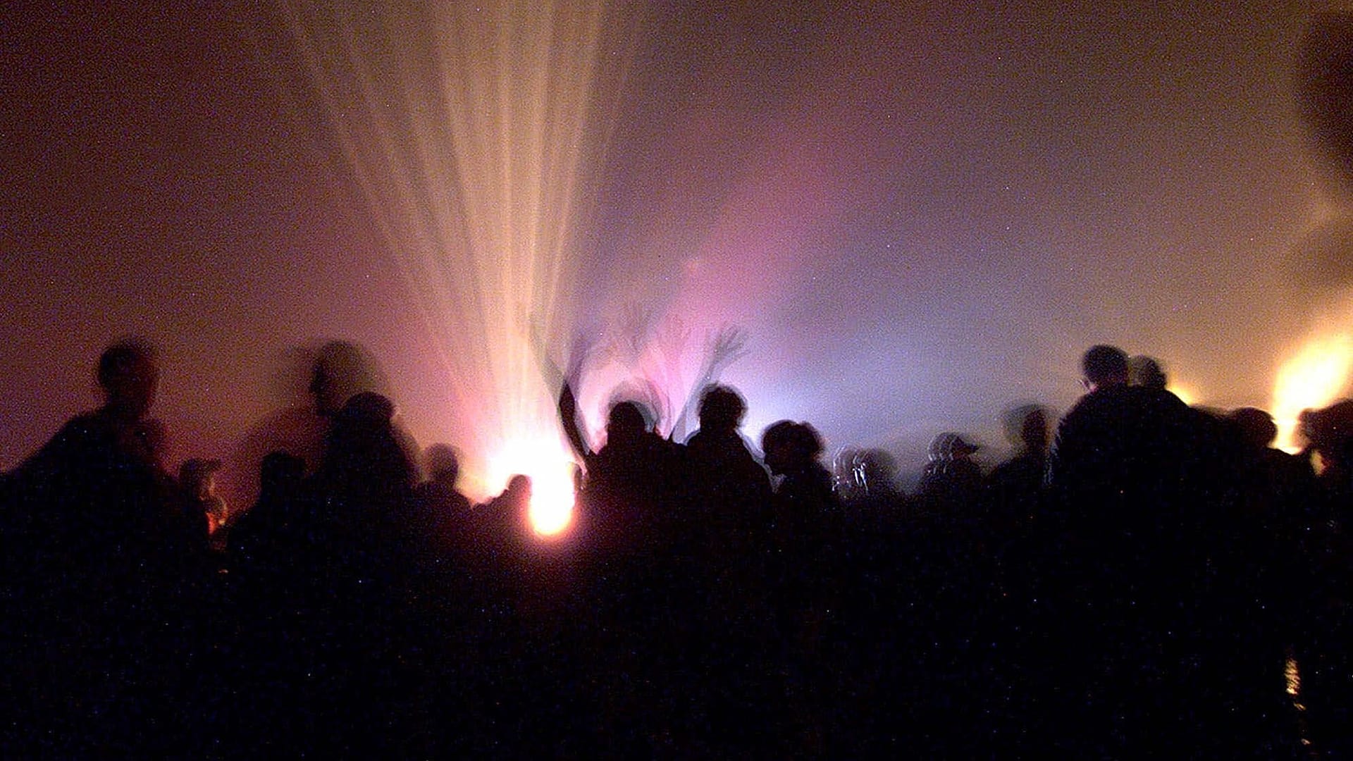 Francia, migliaia di persone a rave illegale in un poligono militare ...