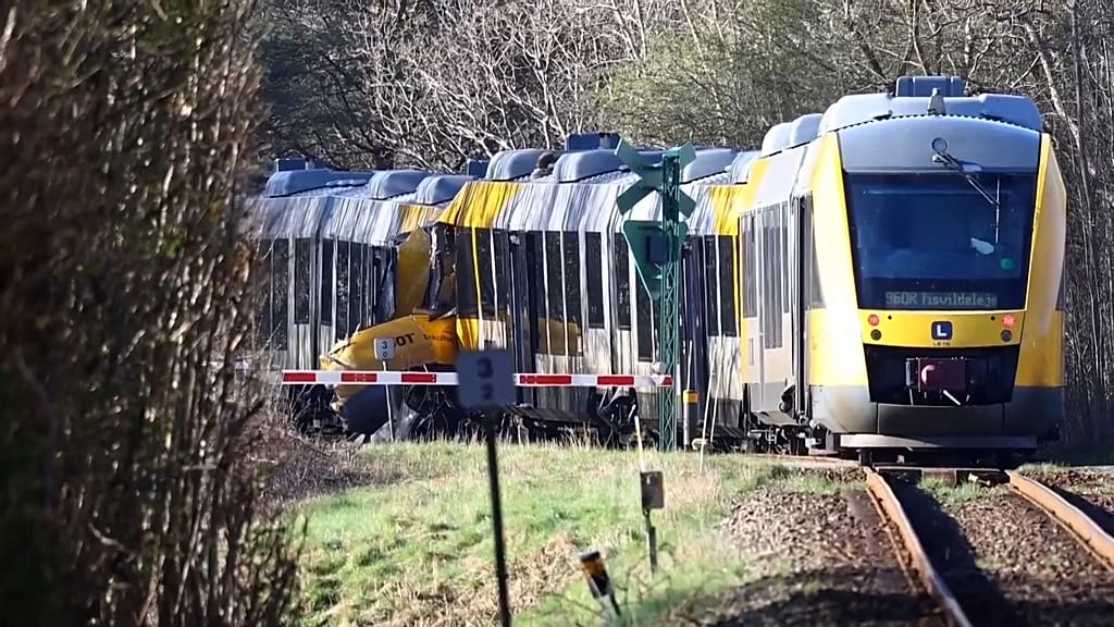 Video. Two trains collide head-on in Denmark, leaving multiple injured ...