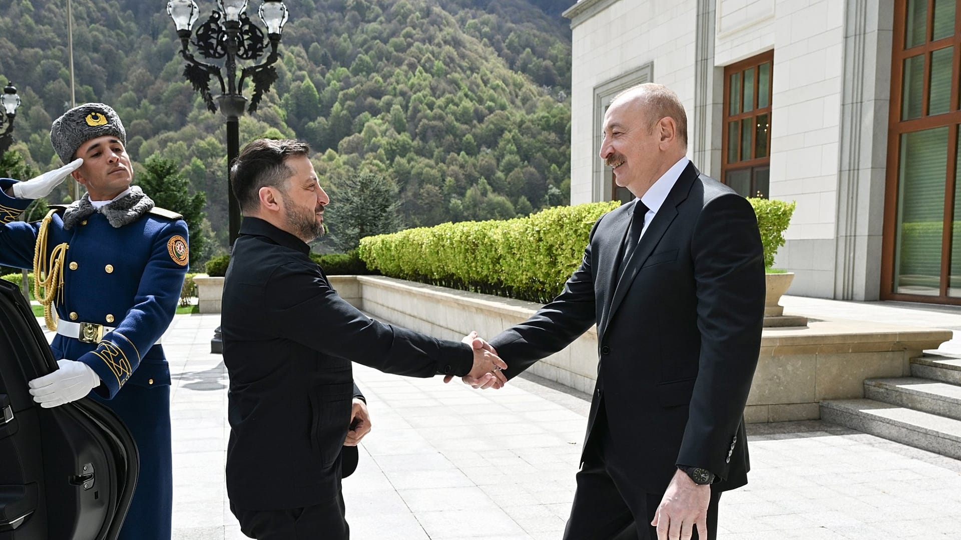 Volodymyr Zelensky se dit prêt à rencontrer Vladimir Poutine en ...