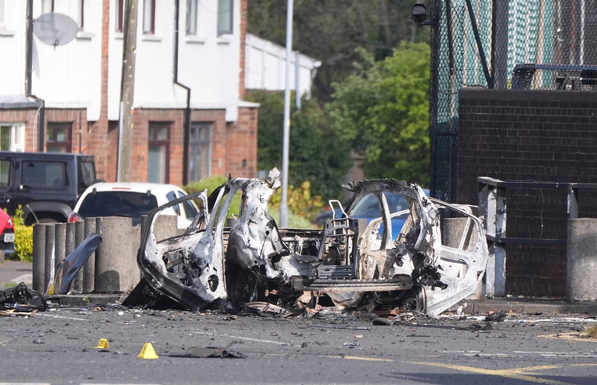 New IRA suspected in car bomb blast outside Northern Ireland police ...