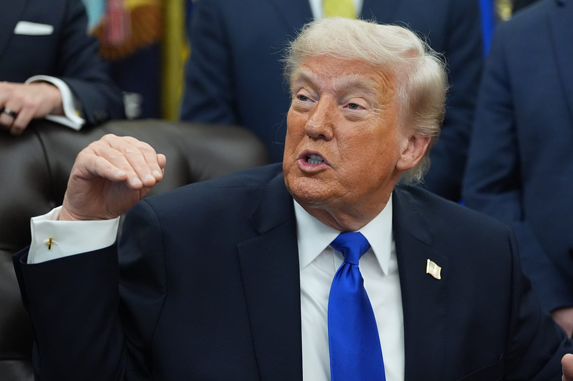 Trump azt sugallja, hogy csapatokat vonna ki Olaszországból és ...