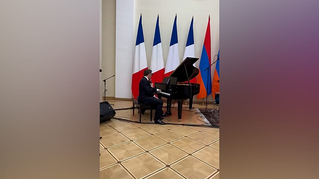 Video. Macron sings Aznavour song as Armenian PM Pashinyan plays drums ...