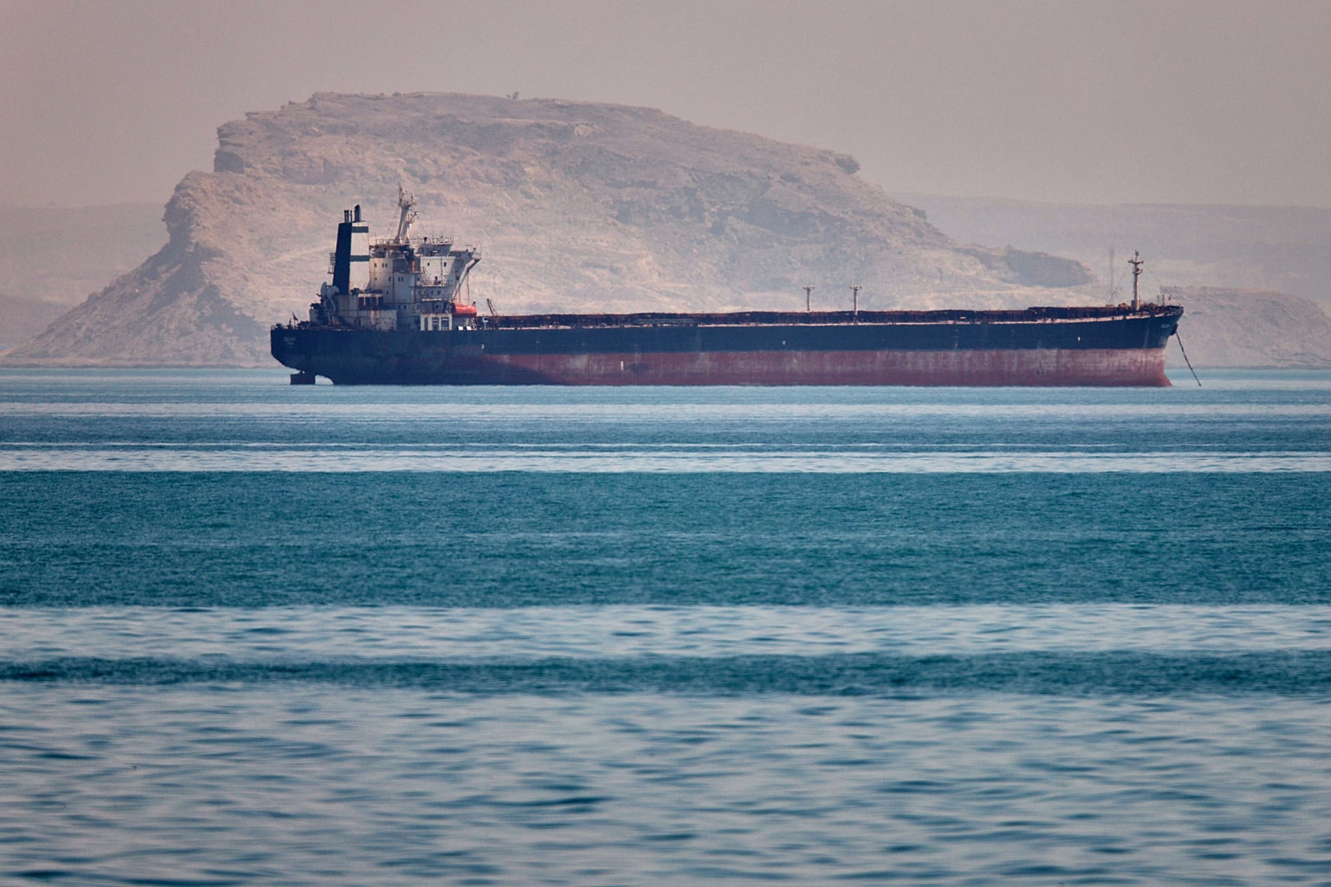 Iran minaccia tariffe sui cavi internet a Hormuz: rischi per l'Europa ...