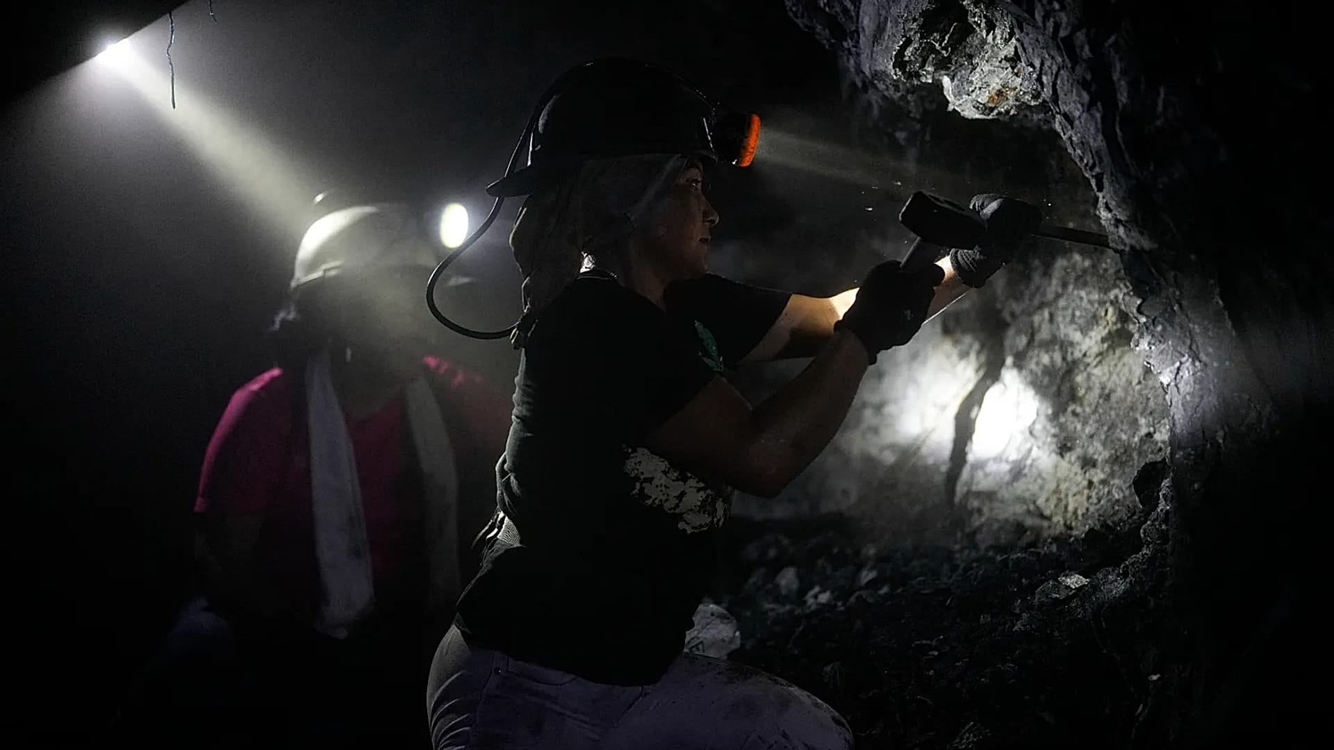 Video. Nine killed in central Colombia mine explosion caused by gas ...