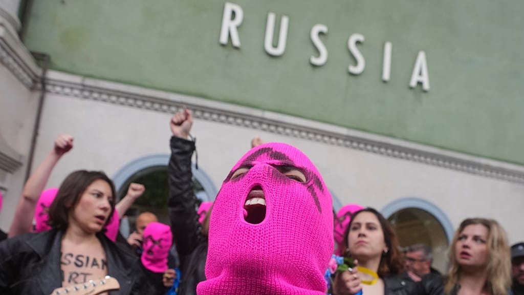 Video. 'Blood is Russia's art': Protests mark start of Venice Biennale ...