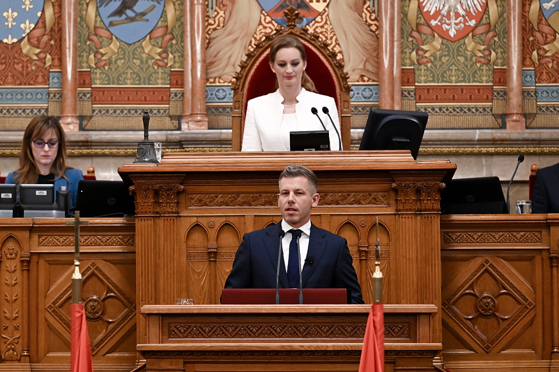 Péter Magyar Macaristan Başbakanı olarak yemin ederek göreve başladı ...