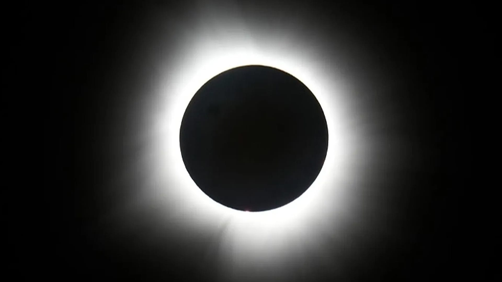 O que é o Trio de Eclipses, o “evento astronómico do século” na Europa ...