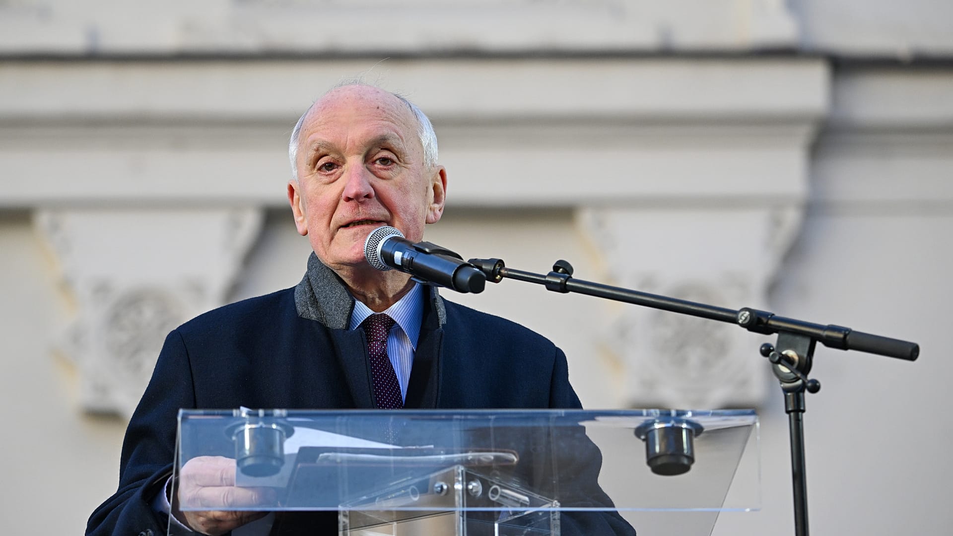 Baka András az Euronewsnak: "Félreértés, hogy kétharmaddal mindent meg ...