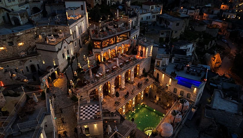 Nuovo hotel in grotta appena aperto vicino a uno dei simboli più famosi ...