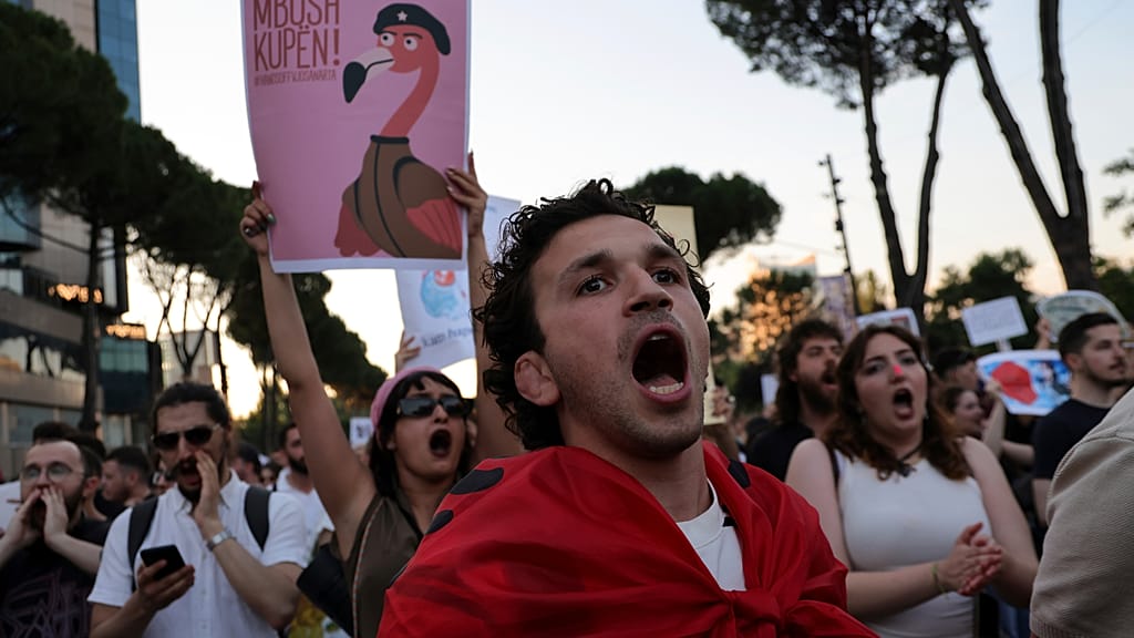 Video. Albania, migliaia in piazza al 12º giorno di proteste contro ...