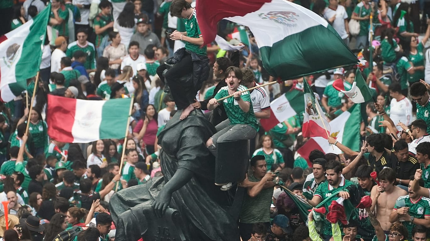 Video. Mexico fans celebrate World Cup win over South Africa | Euronews