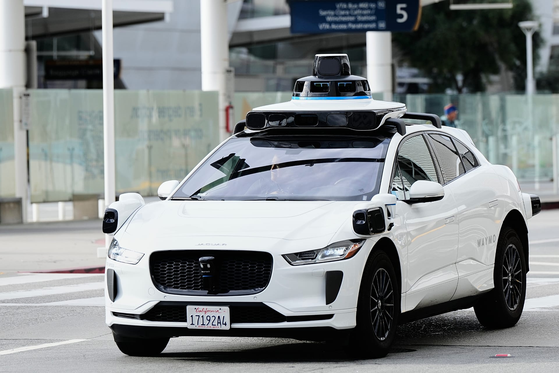 Self-driving cars to be tested on Portuguese roads from July | Euronews