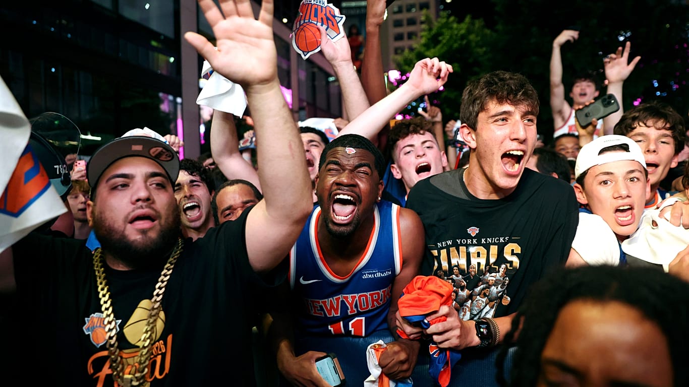 Videók. Fellángol New York: a Knicks 1973 óta először nyer NBA-bajnoki ...