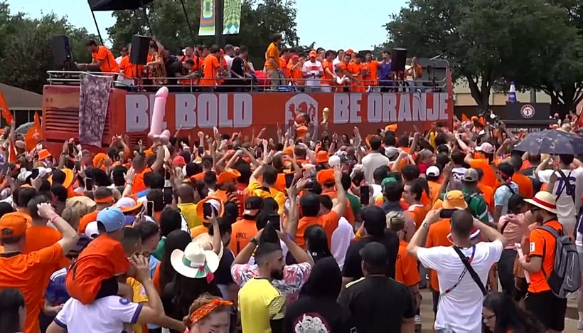 Video. Dutch supporters bring sea of orange to World Cup host city ...